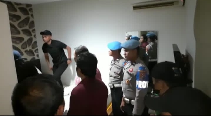 Tertangkap Basah Selingkuh dengan Bini Orang, Bripka Dedi Musari Terancam Dipecat dari Polri