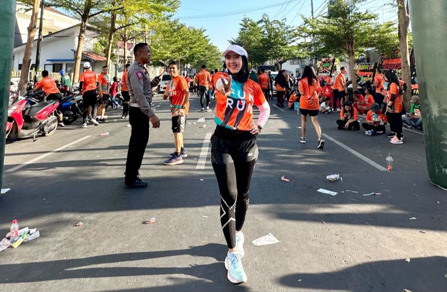 Riri Fitriany Pelari Cantik Asal Makassar Ikut Ramaikan Verda Fun Run